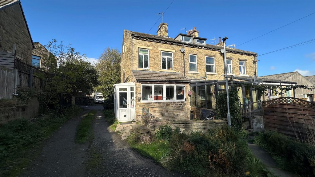 Albert Buildings, Idle, Bradford, 2 bedroom, House - End Terrace